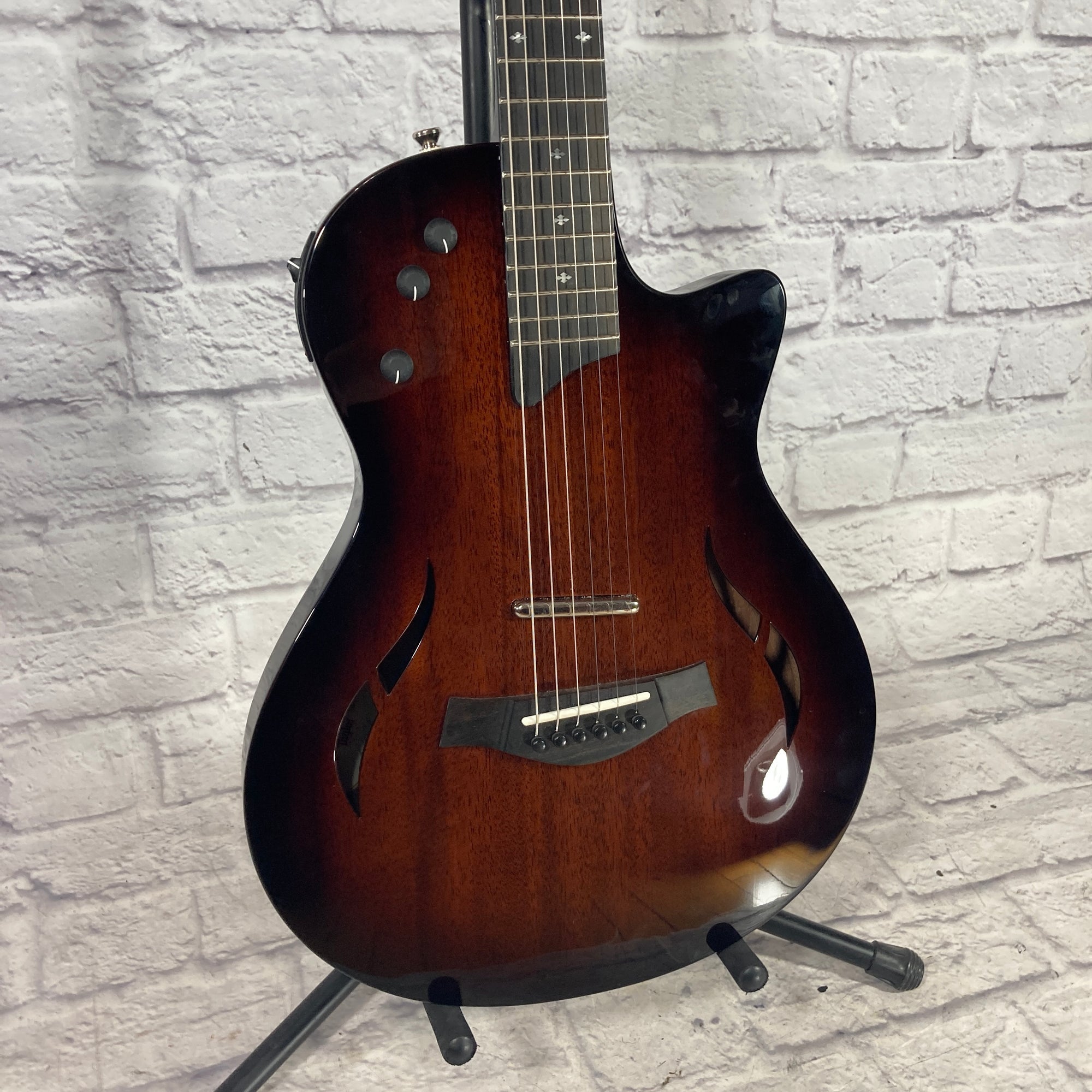 Taylor T5Z Classic DLX Electric Hybrid B-Stock - Evolution Music