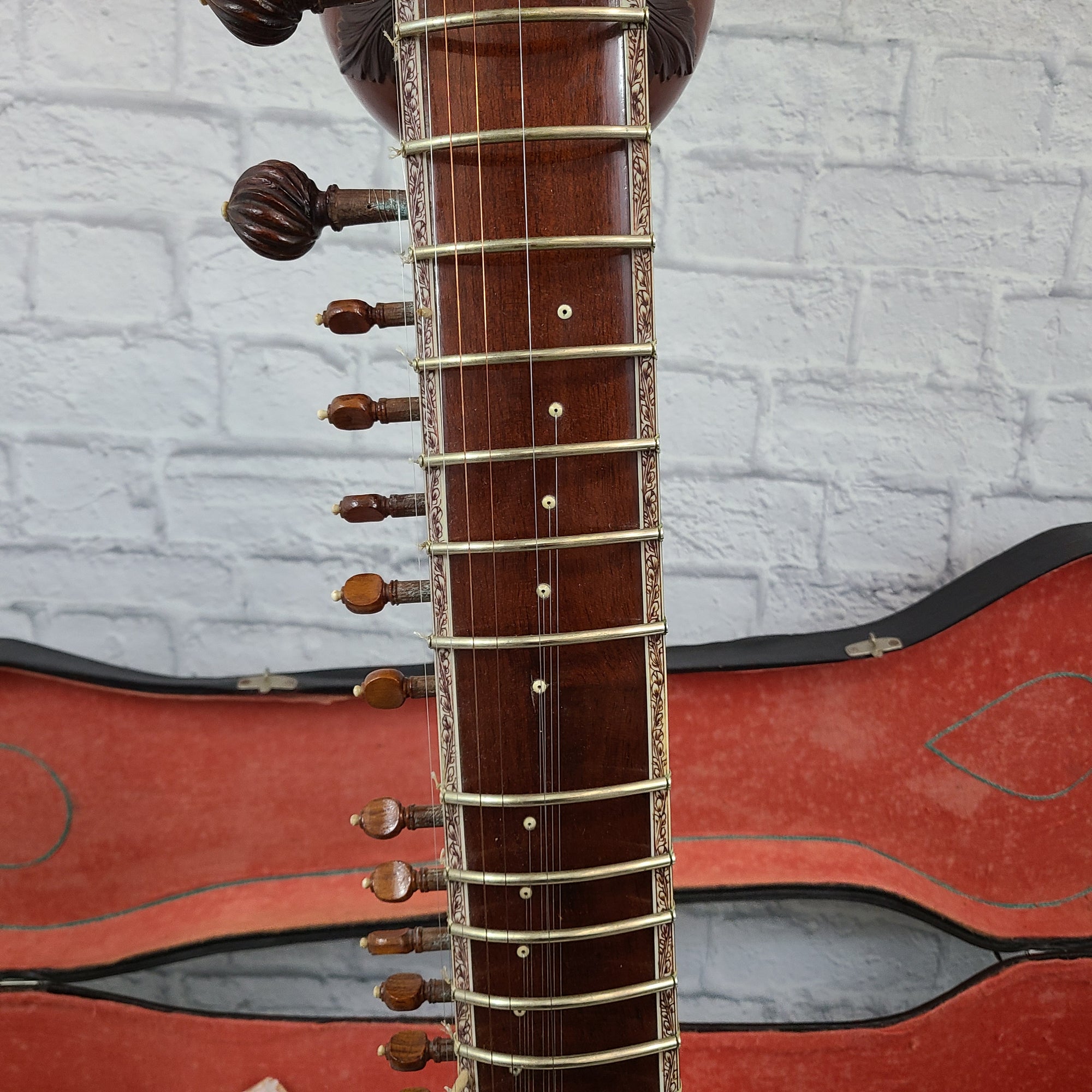 Pakrashi Sitar with Hard Case and Accessories - Evolution Music