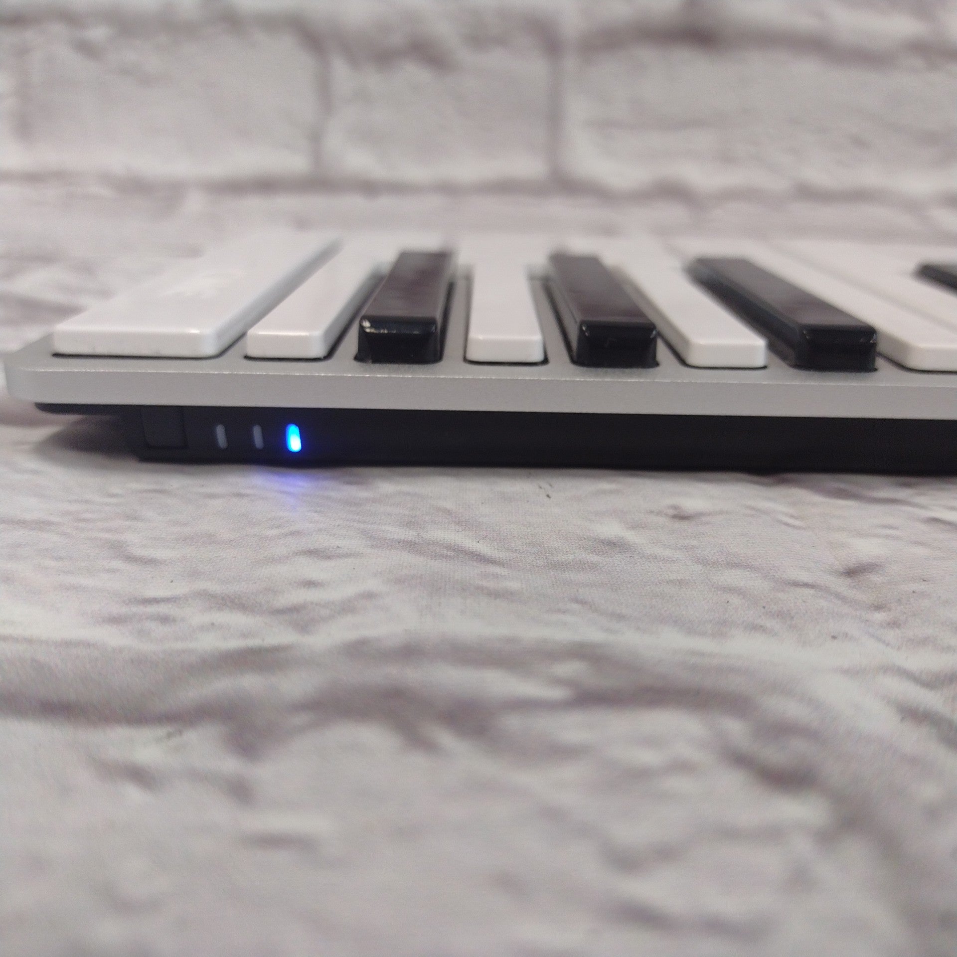 CME Xkey Air 25 Key Midi Controller - Evolution Music
