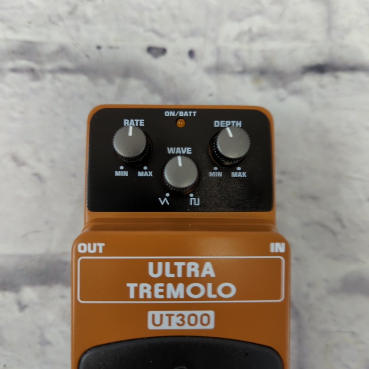 Behringer UT300 Ultra Tremolo - Evolution Music