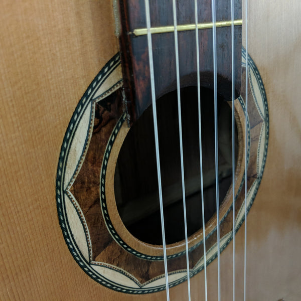 **Paracho Handmade Classical Guitar Amezcua Gomez - Evolution Music