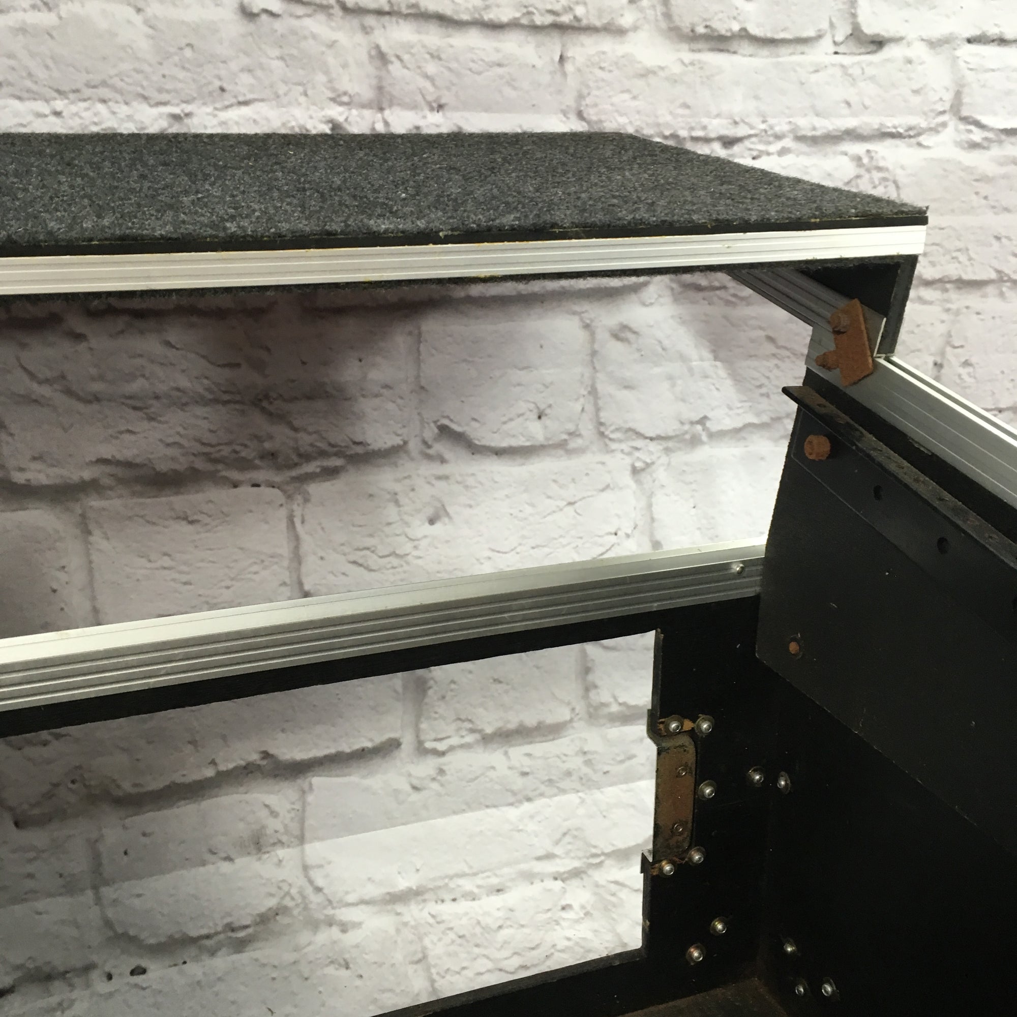 Odyssey Slant Mixer Rack with 6U Front Rack - Evolution Music