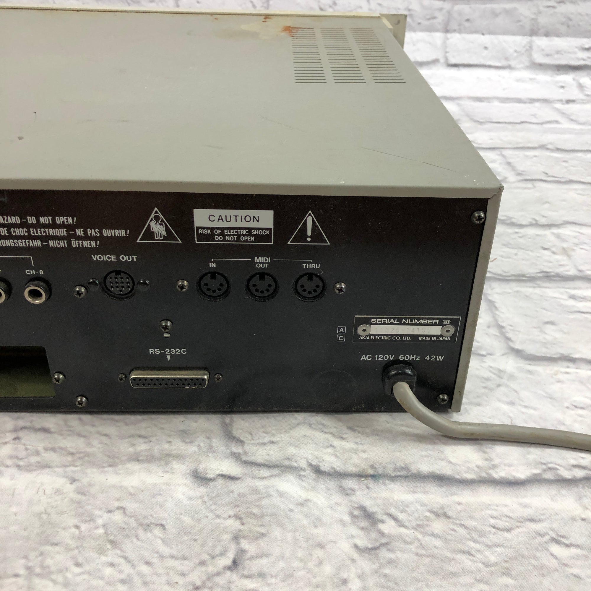 Akai S900 Rack Sampler - Evolution Music