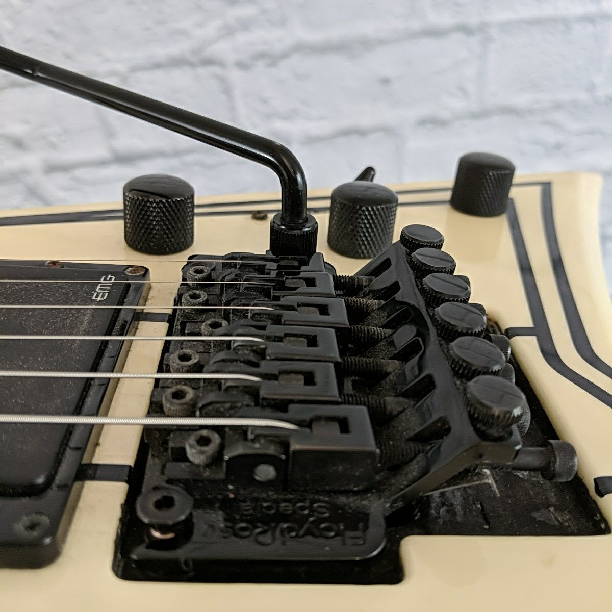 Jackson RRXMG X Series Rhoads - Snow White with Black Pinstripe ...