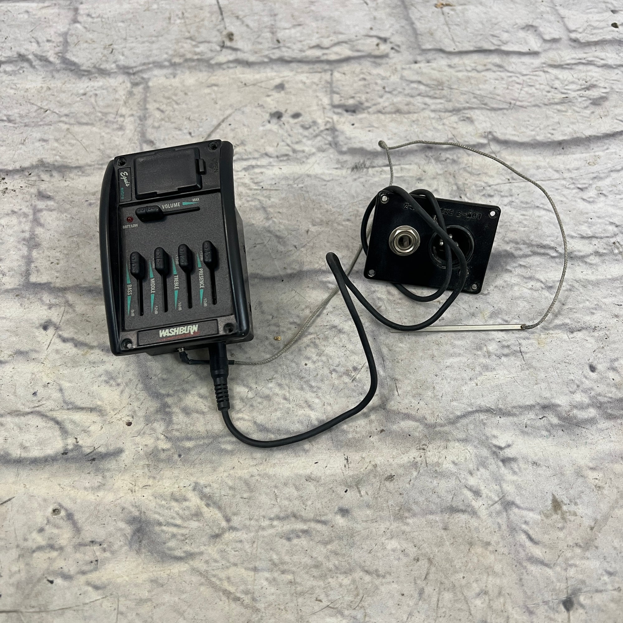 Washburn Equis Extra Acoustic Guitar Preamp/EQ - Evolution Music