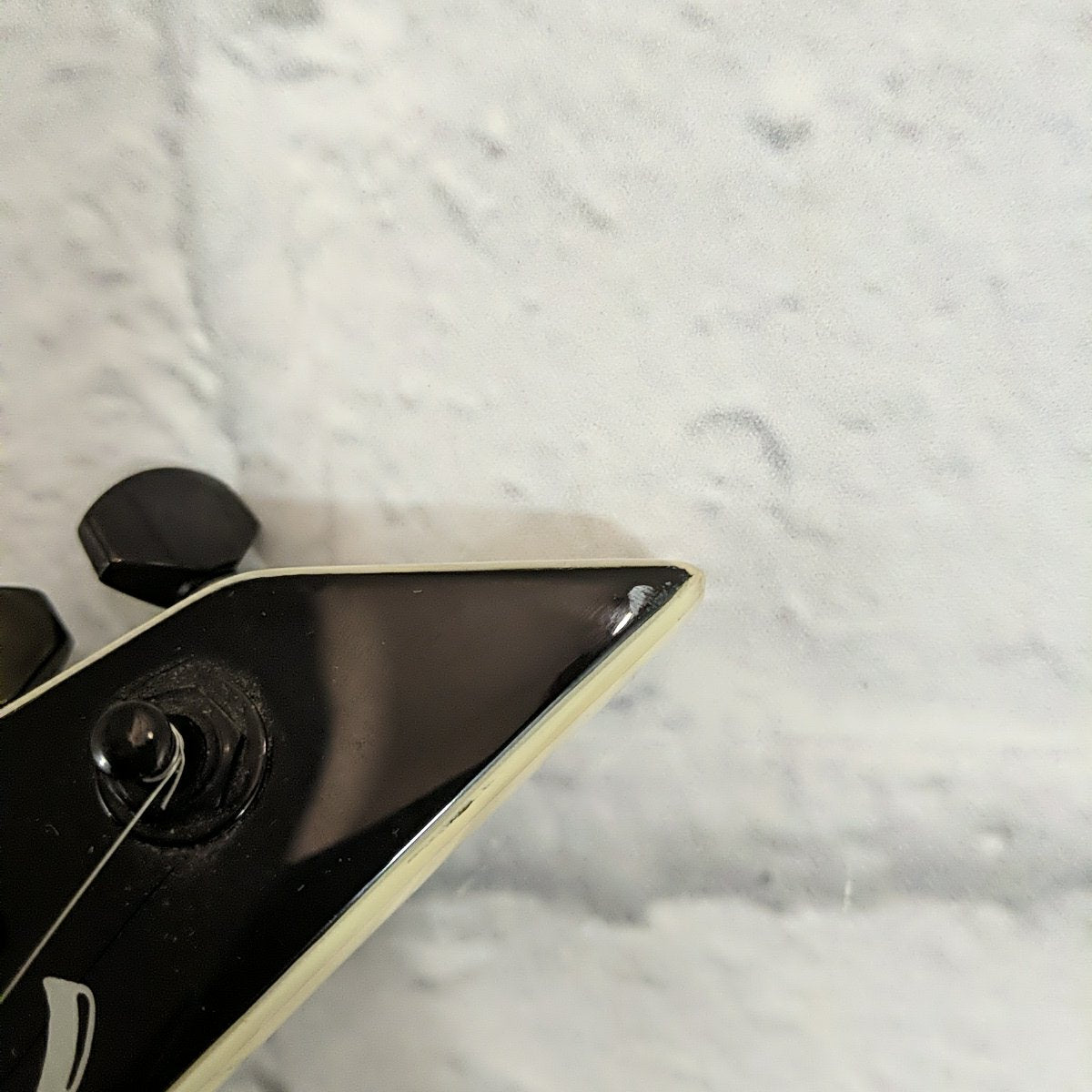 Jackson RRXMG X Series Rhoads - Snow White with Black Pinstripe ...