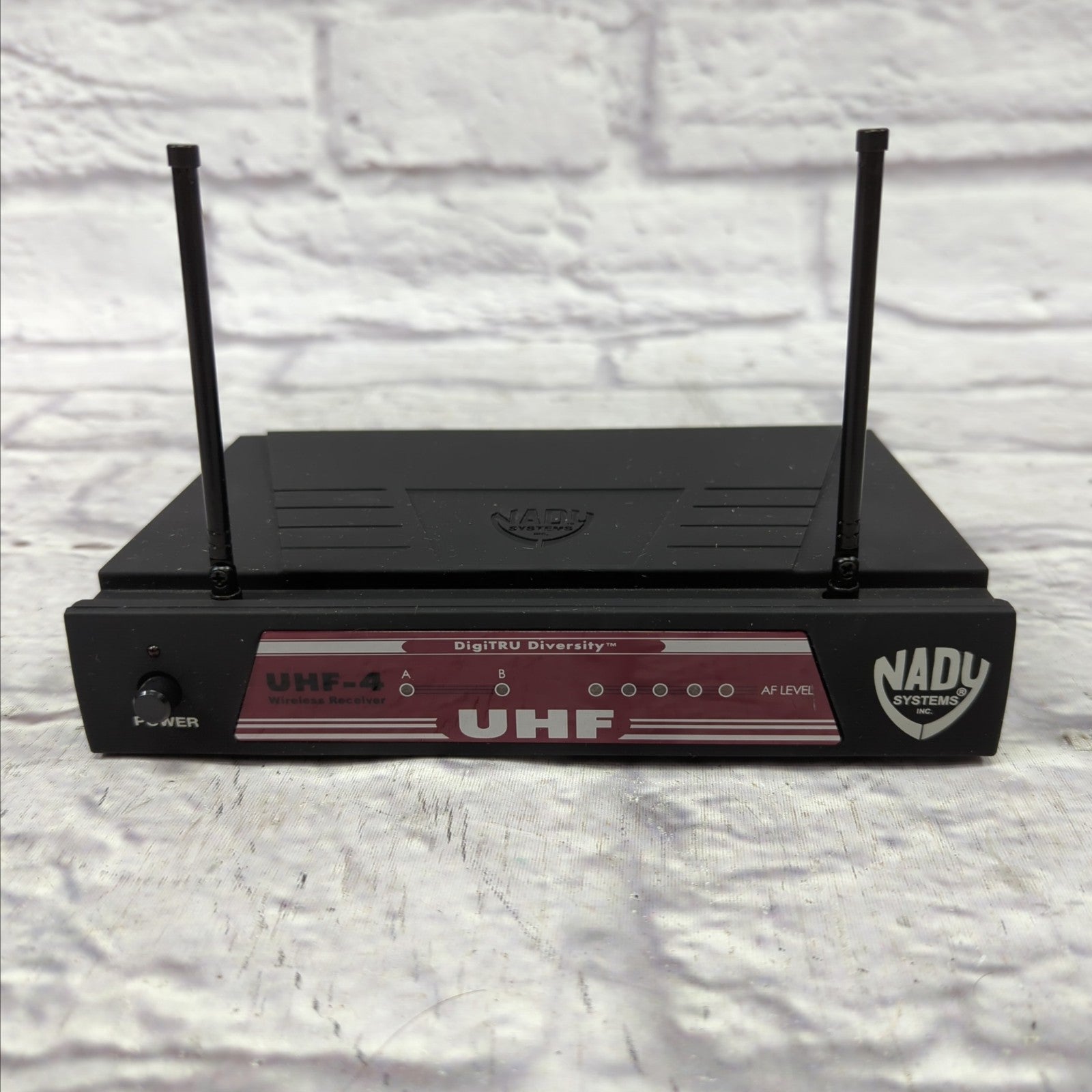 Nady UHF-4 UHF Wireless Diversity Guitar System - Evolution Music