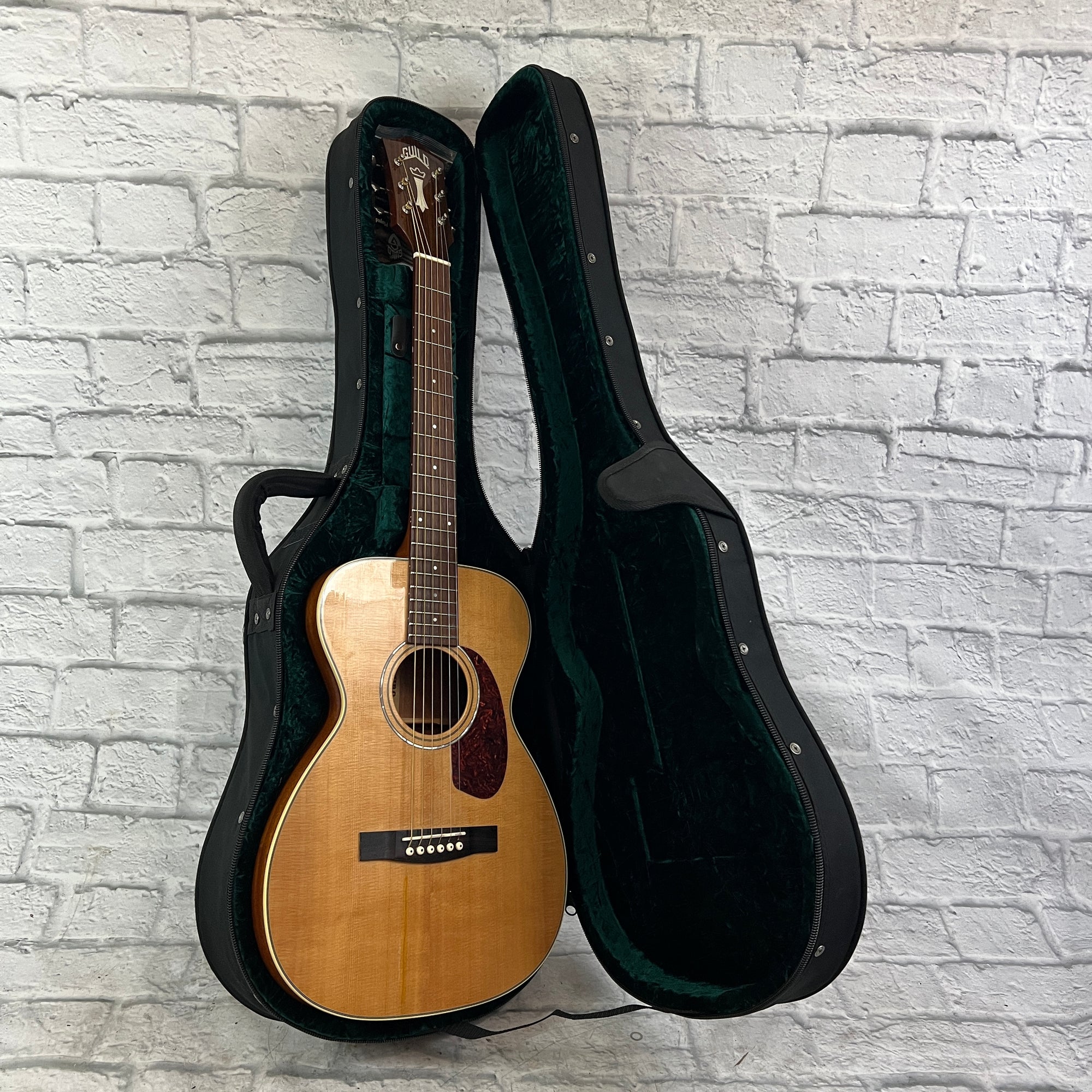 Guild M-140 Parlor Acoustic Guitar w/ Fitted Case - Evolution Music