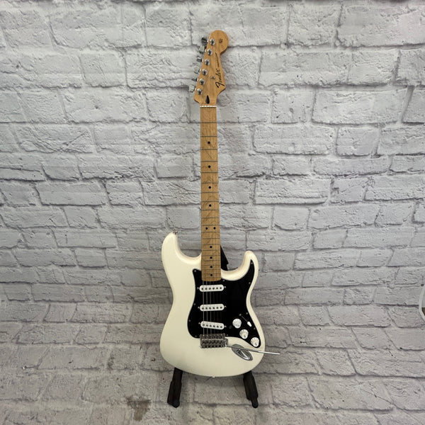 Fender Standard Stratocaster 2016 Electric Guitar - Artic White w/ 10 ...