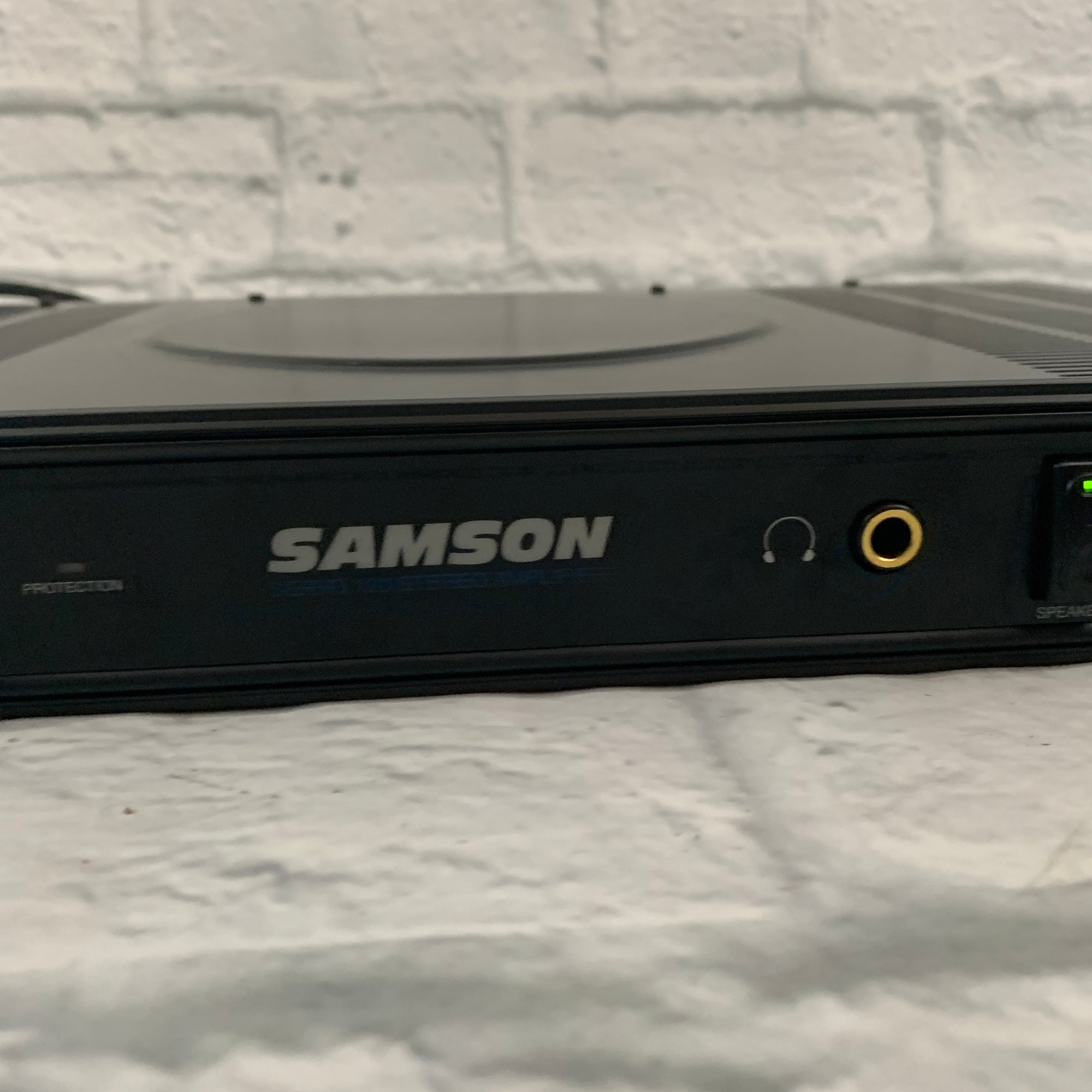 Samson Servo 120 Stereo Rackmount Power Amplifier - Evolution Music
