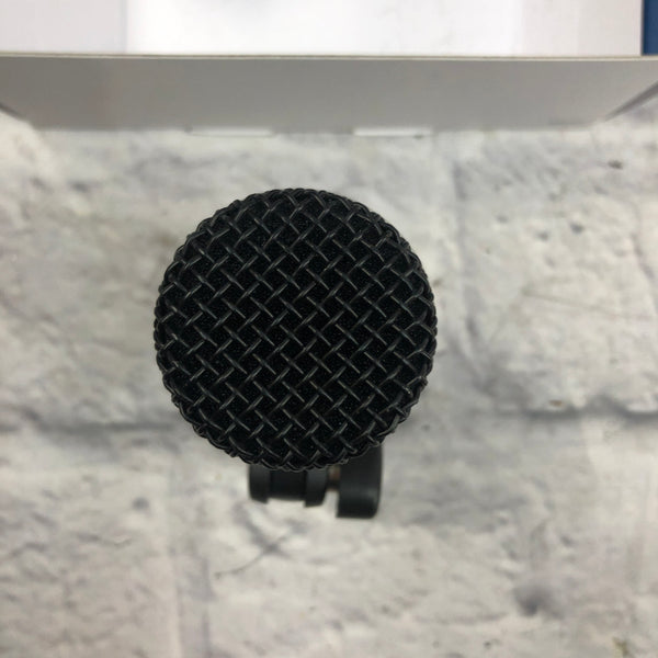 AKG D40 Dynamic Instrument Microphone - Evolution Music