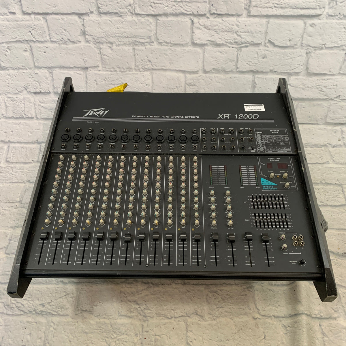 Peavey XR 1200D 12 Channel 1200 Watt Powered Mixer with Effects ...