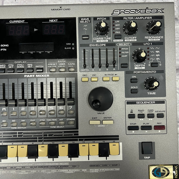 Roland MC-505 Electric Drum Machine - Evolution Music