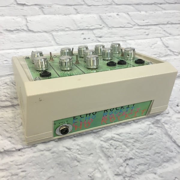 ** Cosmic Sound Effects Echo Rockit Multi FX Unit - Evolution Music