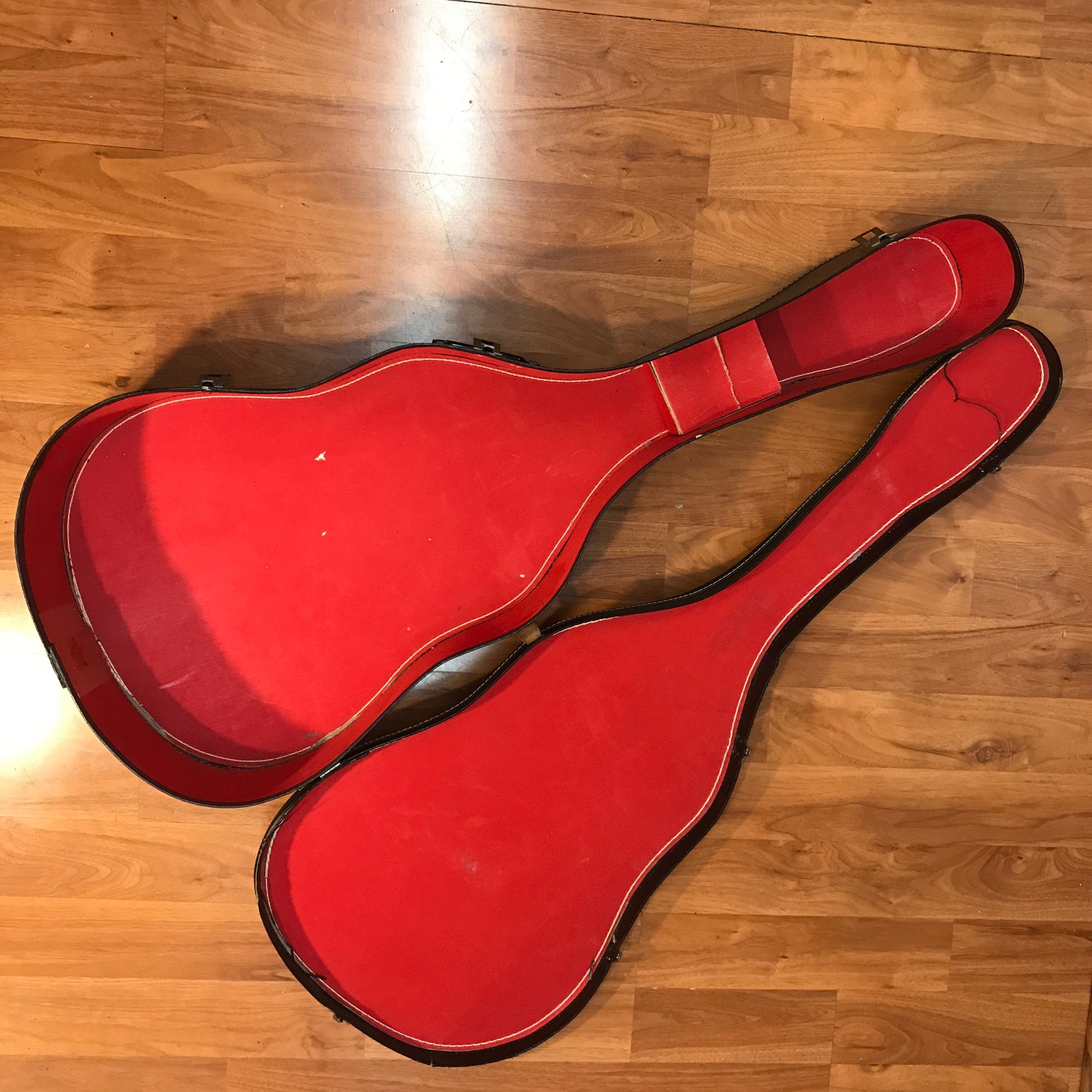 Vintage Chipboard Acoustic Guitar Case - Evolution Music