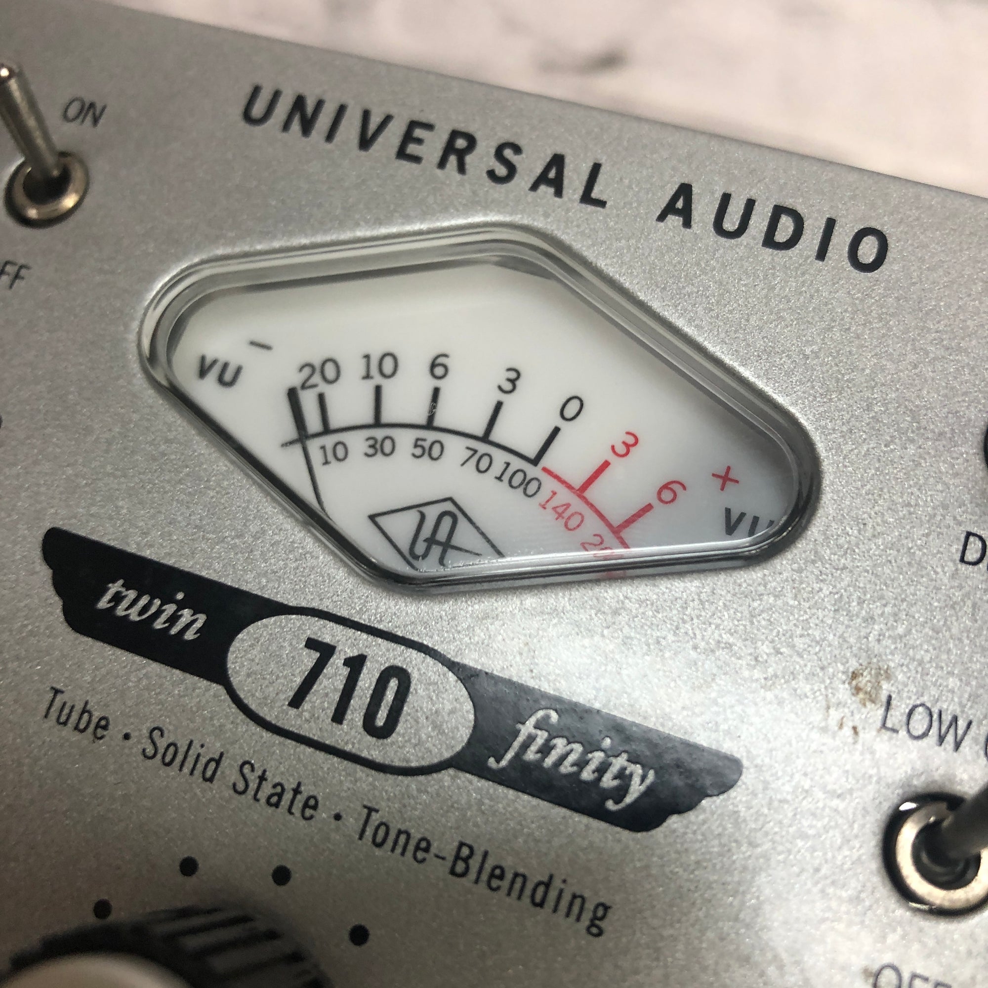Universal Audio 710 Twin-Finity Tone Bending Microphone Preamp ...