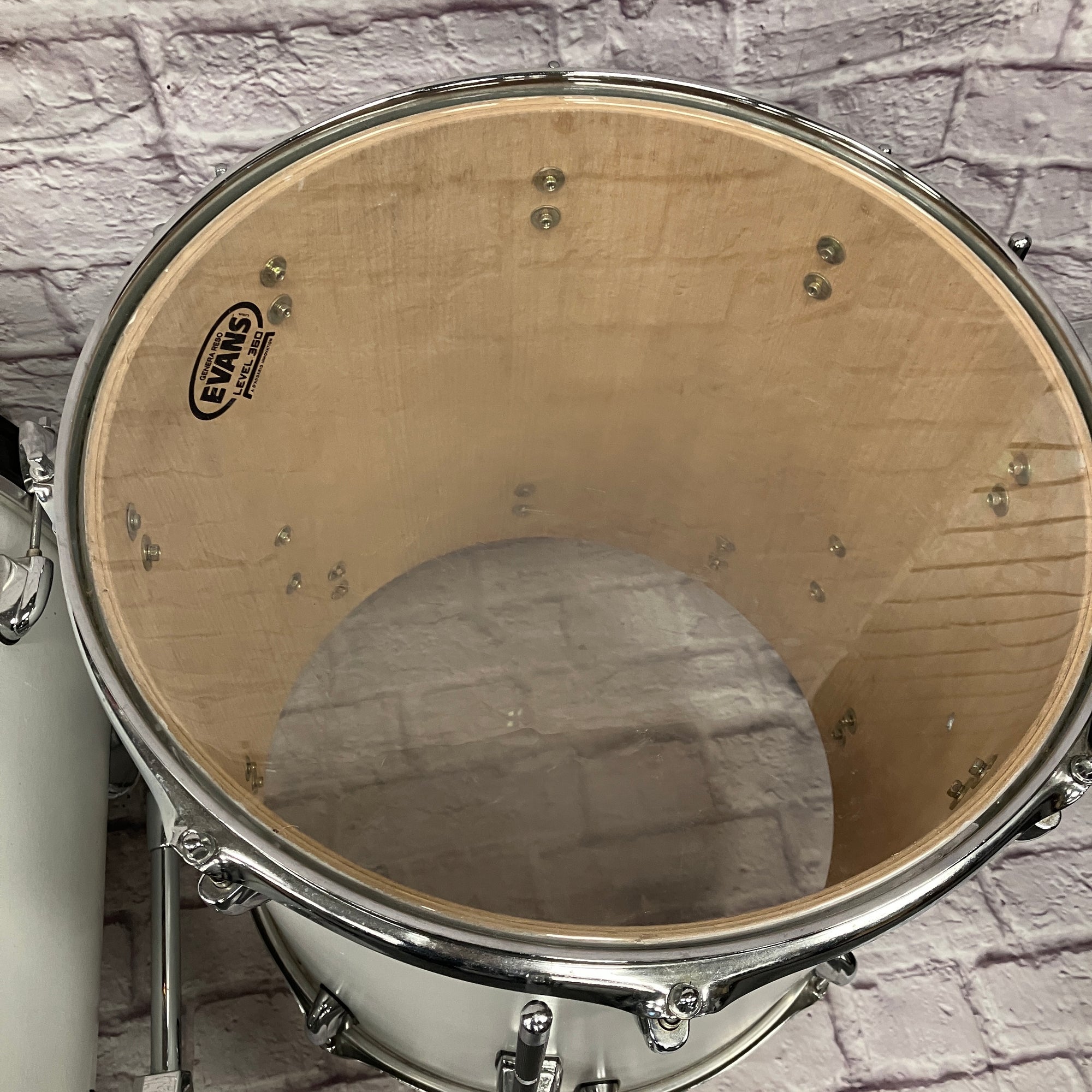 Unknown 3 Piece White Drum Kit - Evolution Music