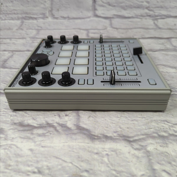 Livid Instruments Electrix Tweaker Universal MIDI Controller Pad ...