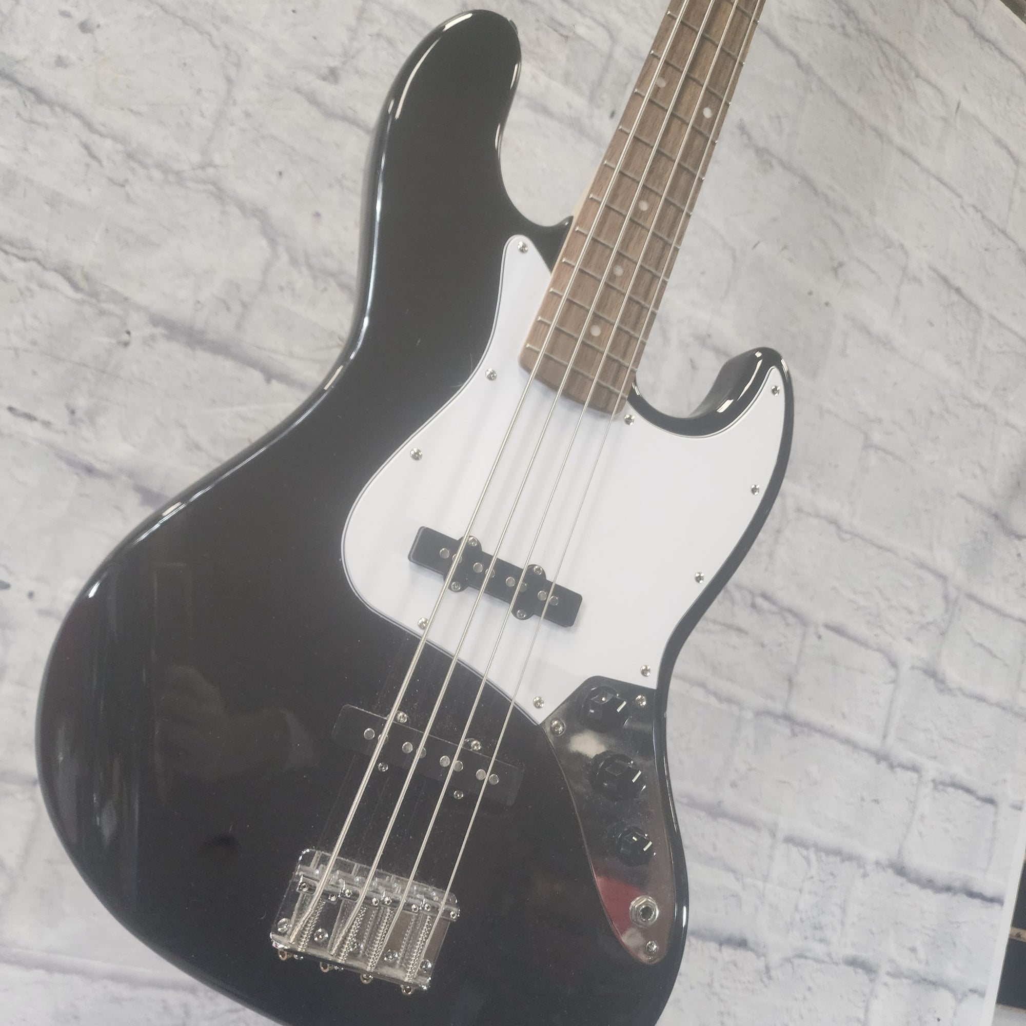 Squier Affinity Jazz Bass 4 String Black - Evolution Music