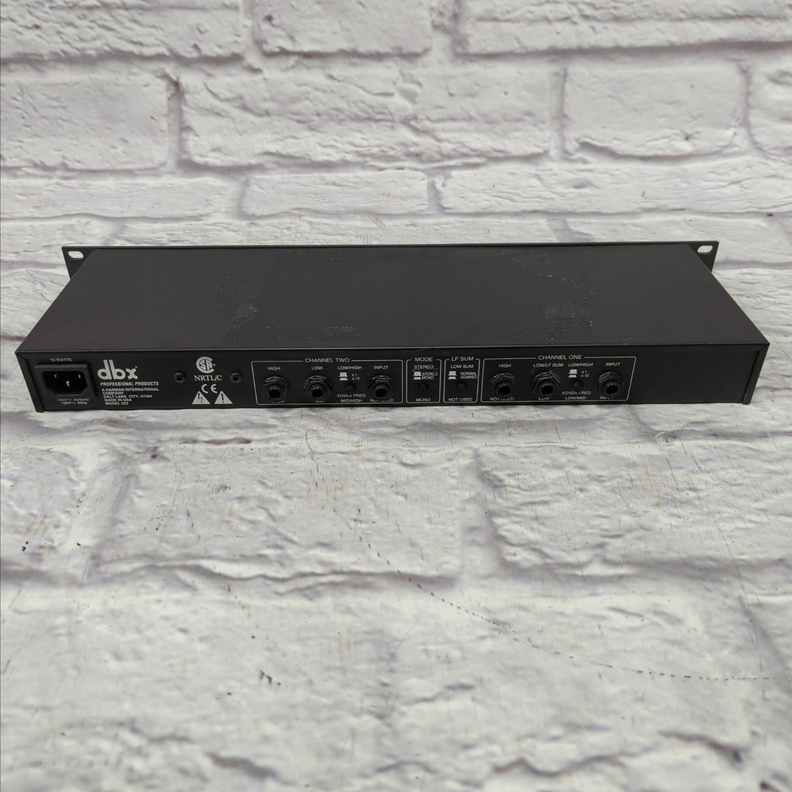 dbx 223 Stereo 2-Way/Mono 3-Way Crossover Rack Unit - Evolution Music