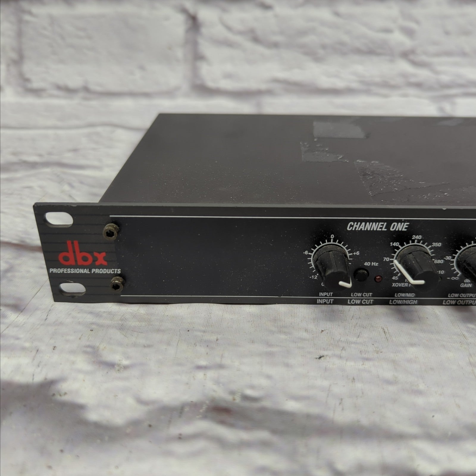 dbx 223 Stereo 2-Way/Mono 3-Way Crossover Rack Unit - Evolution Music