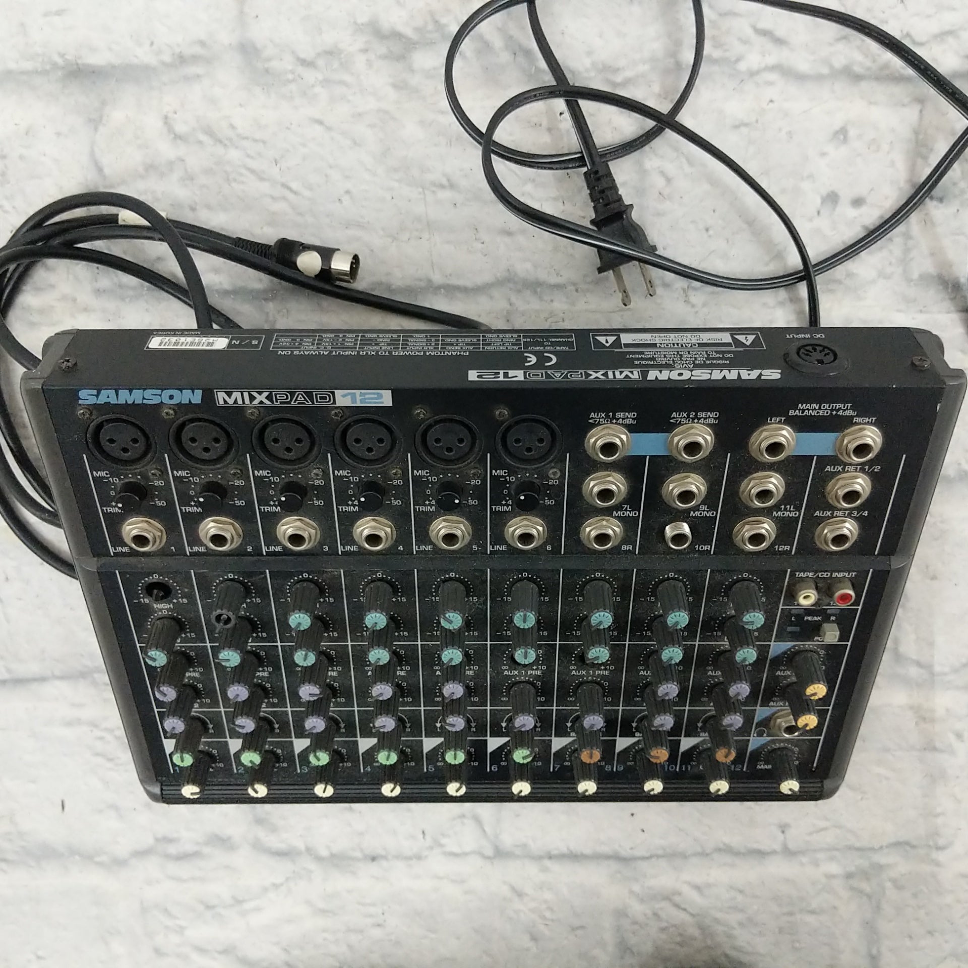 Samson MIxpad 12 Compact Mixing Board - Evolution Music