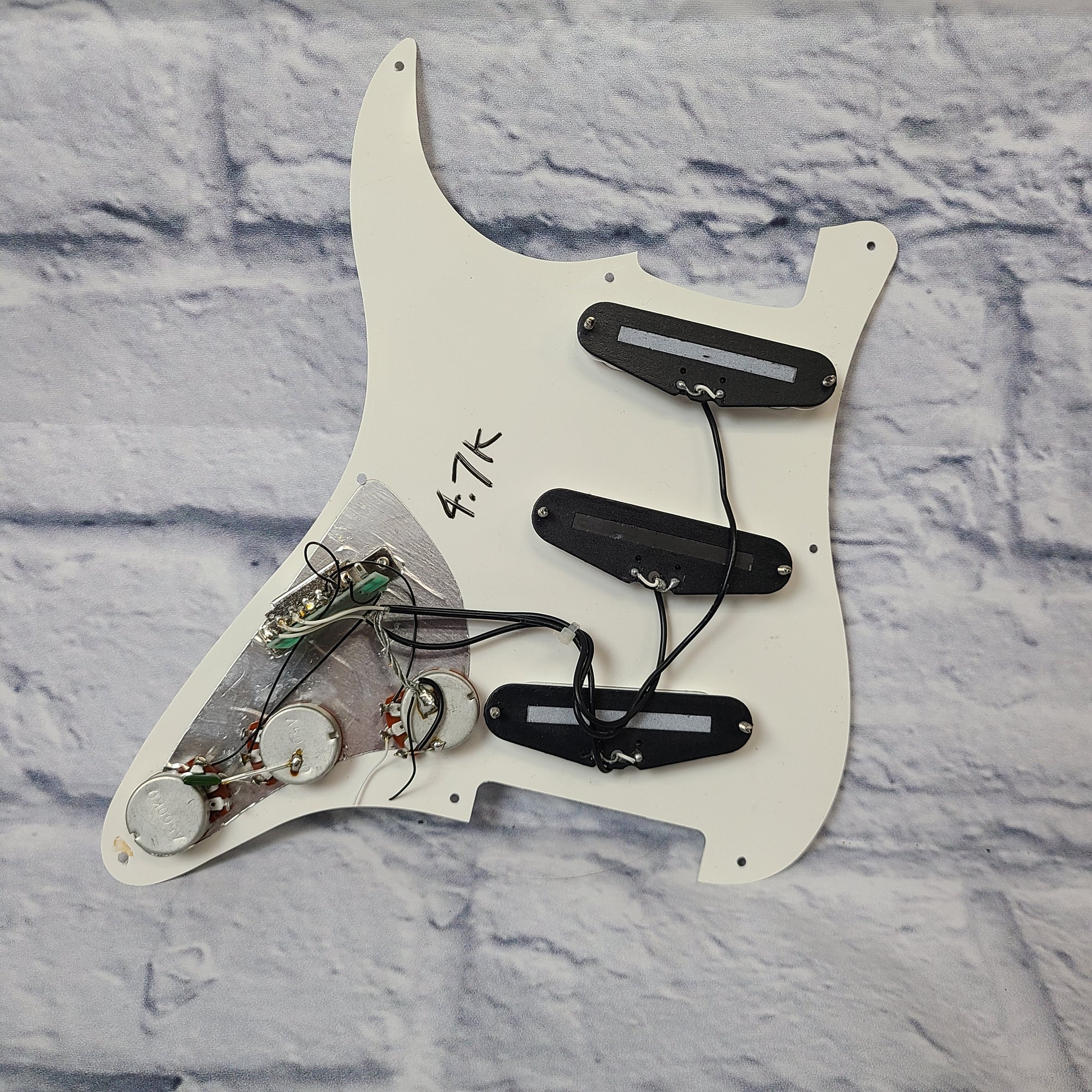 Loaded Fender Squier Pickguard SSS White - Evolution Music