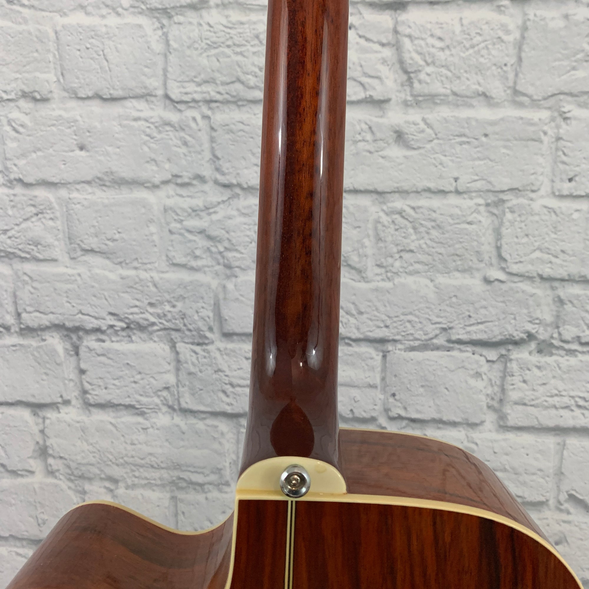 Alvarez AD60CK Dao Koa Electric/Acoustic Guitar w/ Case - Evolution Music