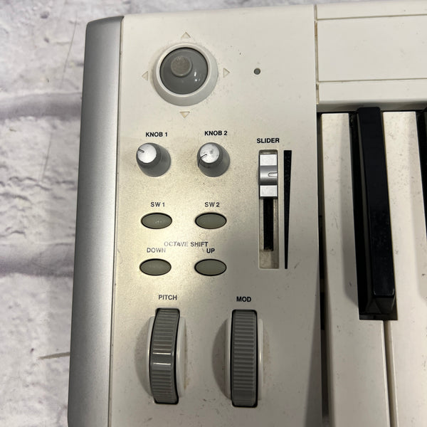 Korg K25 25-Key USB MIDI Controller - Evolution Music