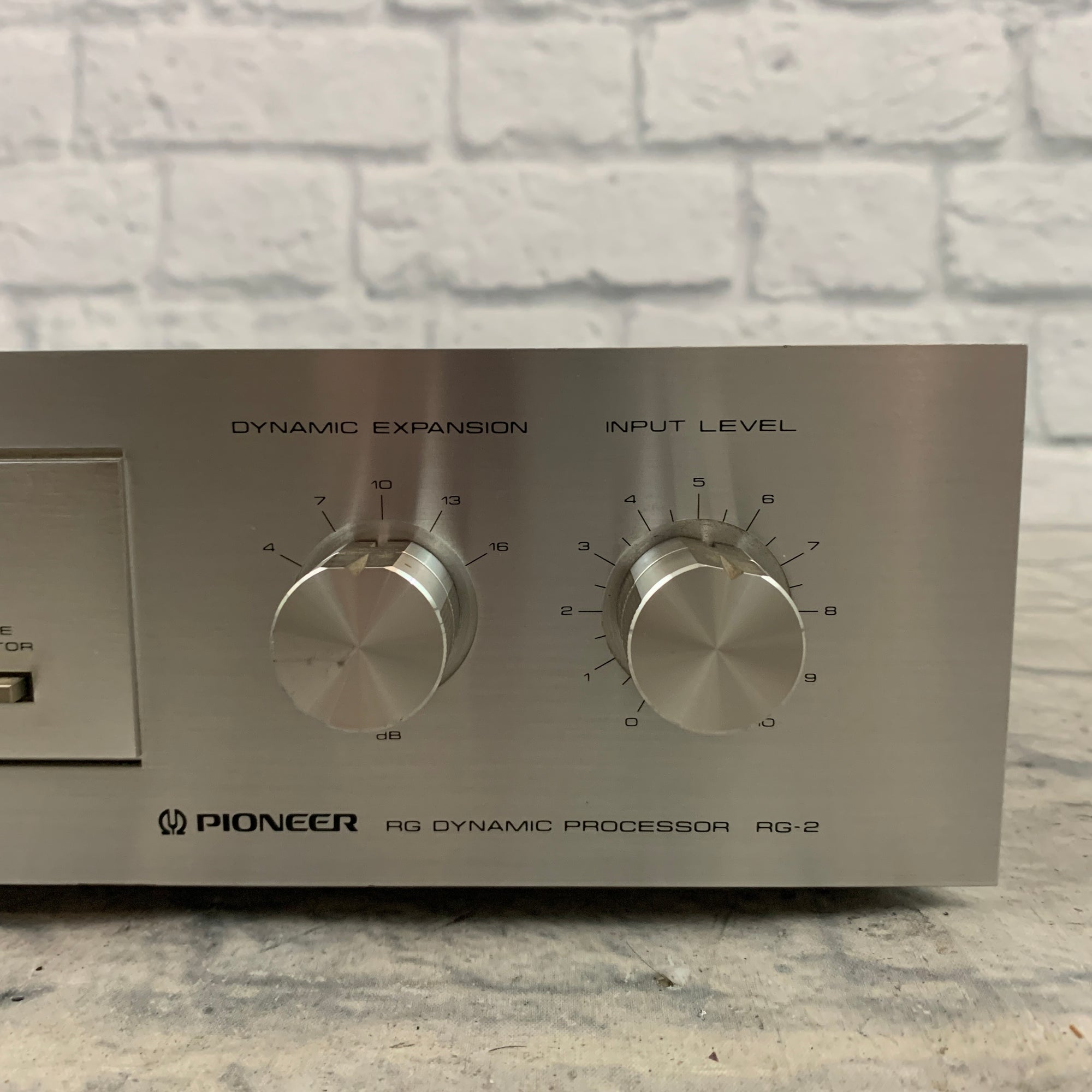 Pioneer RG-2 Dynamic Processor - Evolution Music