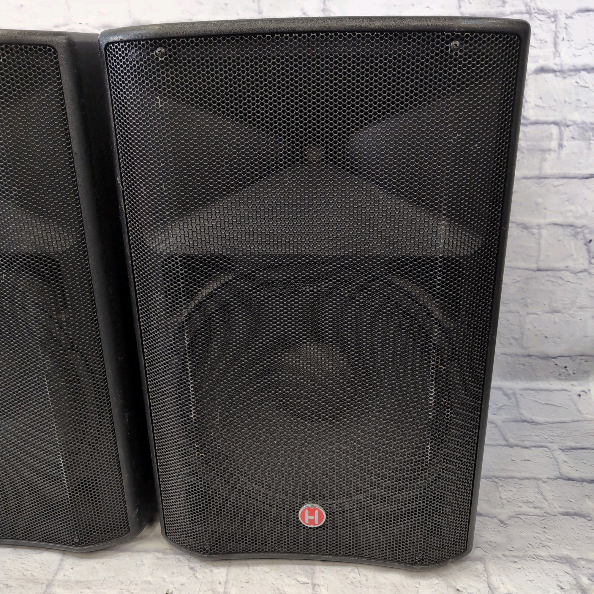 Harbinger V2215 Powered Speaker Pair - Evolution Music