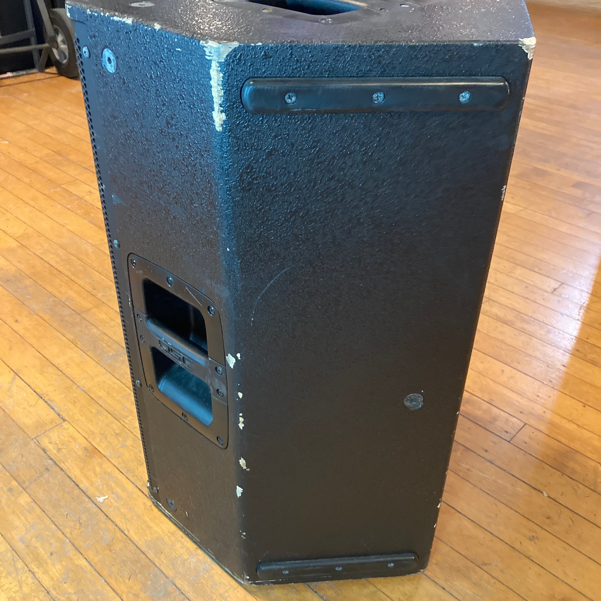 QSC KW122 1000W 12 Powered Speaker - Evolution Music